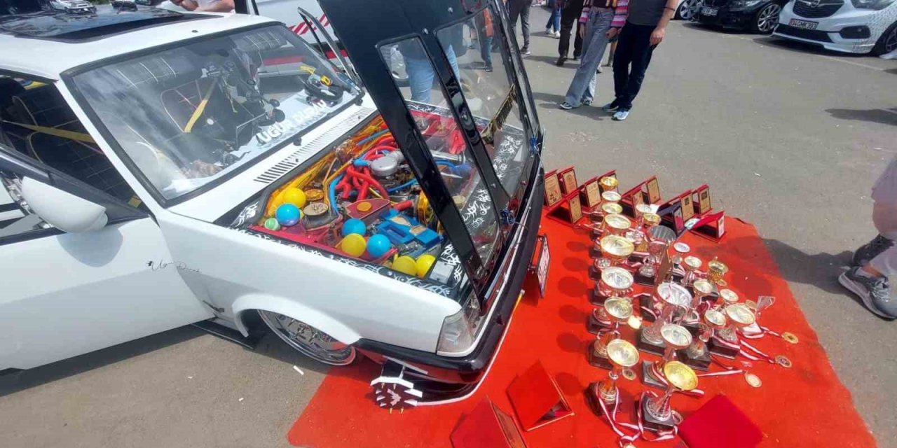 Modifiyeli Araçlar Güzellik Ve Ses İçin Yarıştı Modifiyeli Araçlar Güzellik Ve Ses İçin Yarıştı